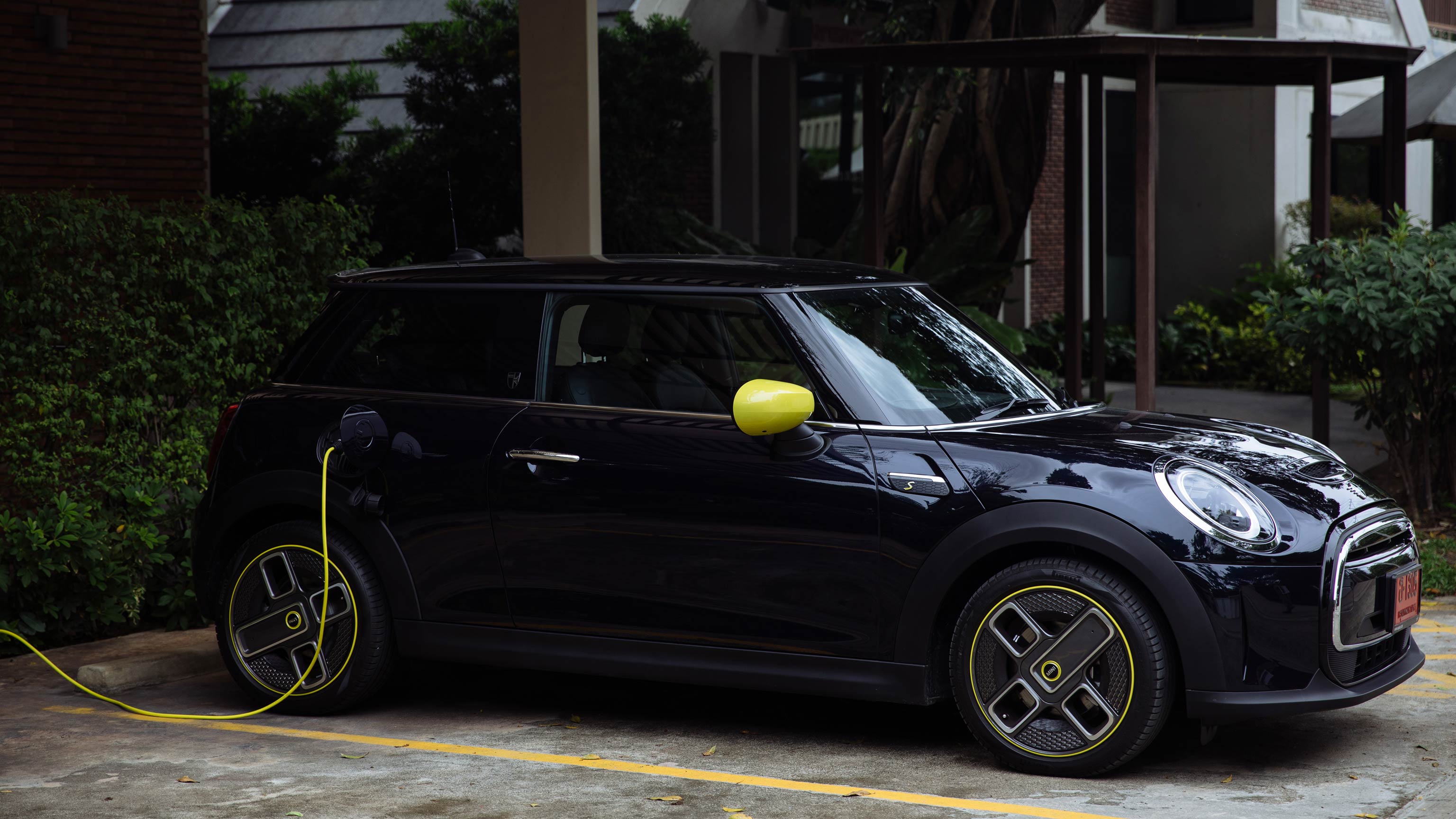 ชาร์จสะดวก ขับสนุกเต็มที่ เมื่อออก THE NEW ALL-ELECTRIC MINI รับฟรี ...